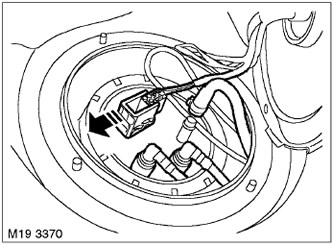 Fuel supply TD6 engine: Fuel pump located in the fuel tank (Range Rover ...