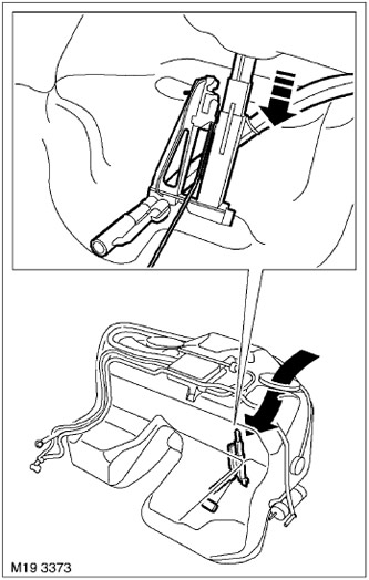 Fuel supply TD6 engine: Fuel pump located in the fuel tank (Range Rover ...